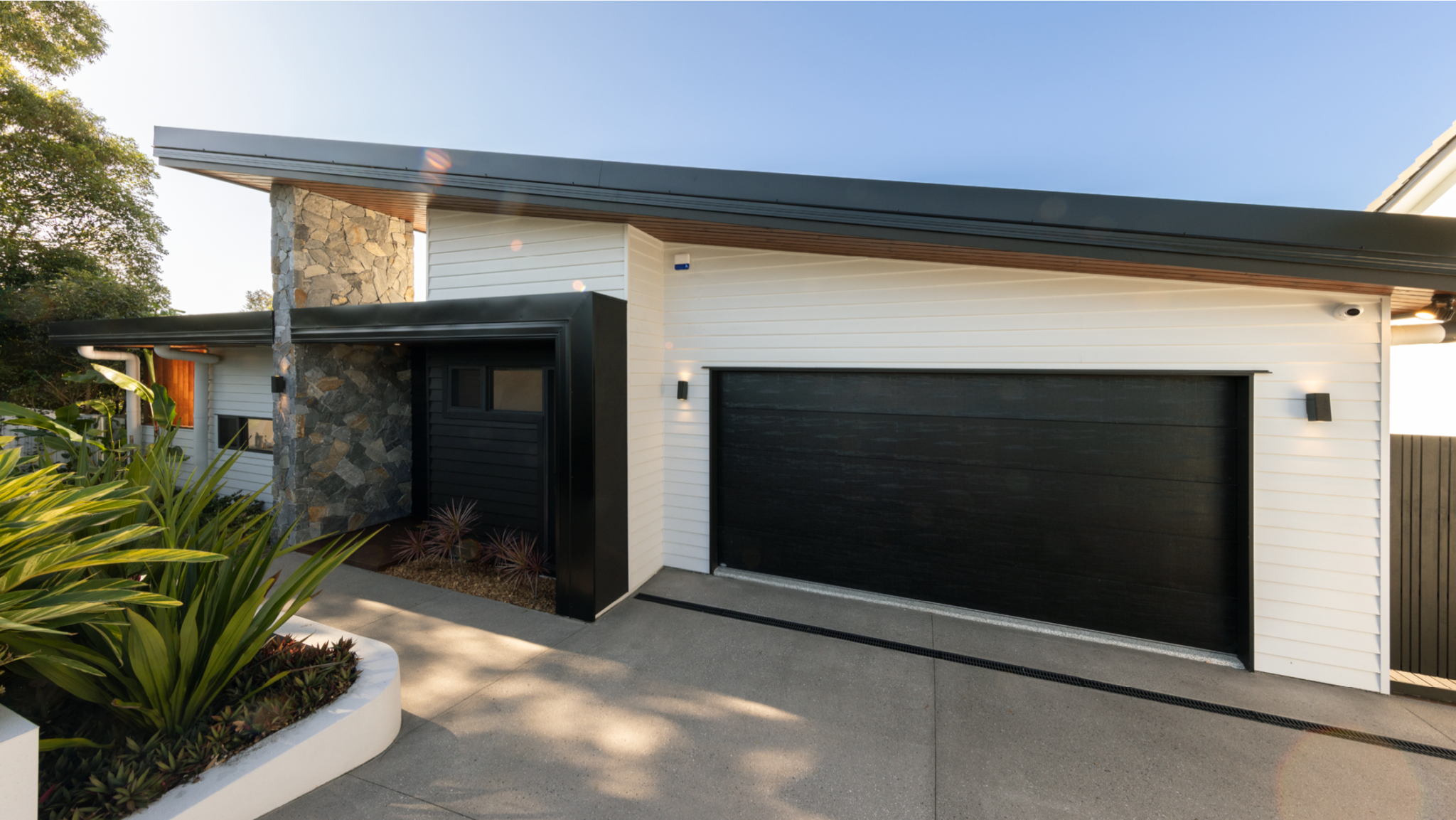Common garage door problems Perth homeowners face